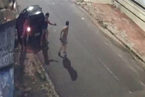 Vídeo Mostra Homem Sendo Baleado E Espancado Com Barra De Ferro Em Rua