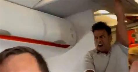 Pánico En Un Vuelo En Reino Unido Un Hombre Amenazó A Los Pasajeros Al