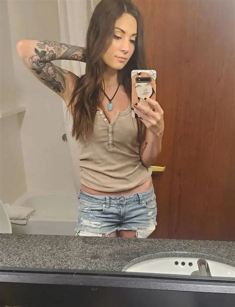 Bathroom Selfie Scrolller