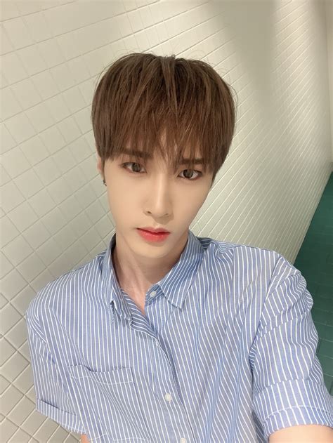 Mirae Community Posts 쨘 오늘의 셀카 Khael