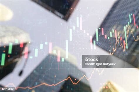 사무실 건물 배경 은행 및 회계 개념에 대한 세계지도와 추상 적 금융 다이어그램의 다중 노출 경제에 대한 스톡 사진 및 기타 이미지 Istock