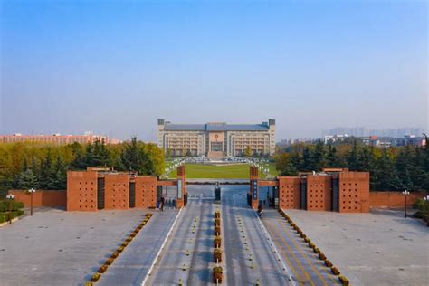 正式投用！郑州大学主校区，校门3！