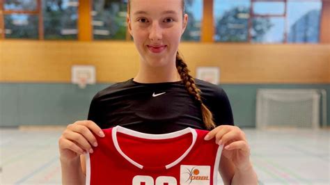 Auch Huber Saffer Kommt Aus Wedel Zu Den Hurricanes