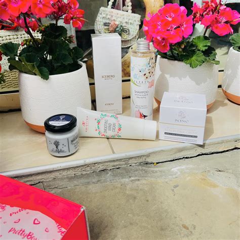 Prettybox Bg 🌸ЦВЕТНИЦА 🌸 На Цветница е цветна обичта В коприна са облечени цветята На танц