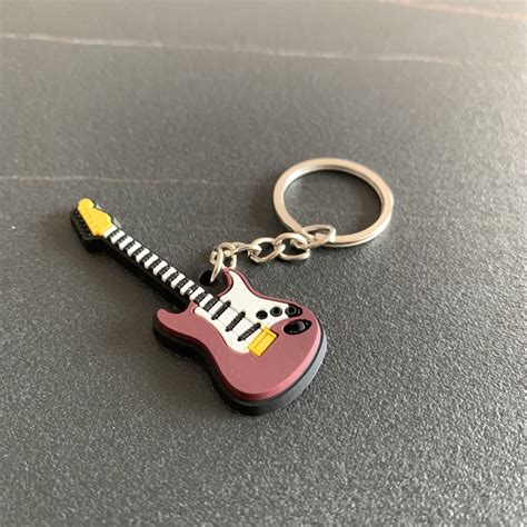 พร้อมส่ง พวงกุญแจยางซิลิโคนนิ่ม Pvc ลายการ์ตูนกีตาร์ เครื่องดนตรี ขนาด