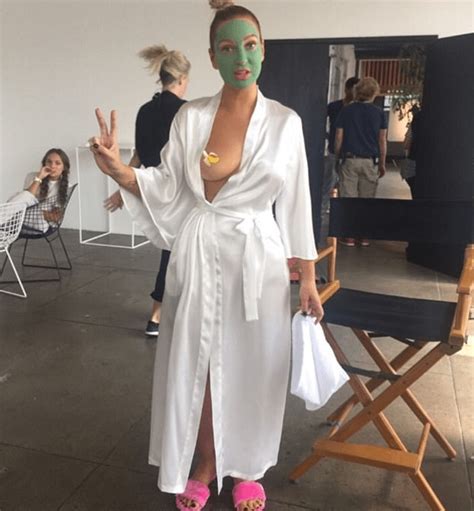 Sia Post Naaktfoto Om Paparazzi Stapje Voor Te Zijn Ellebe
