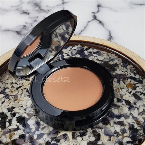 Bobbi Brown Makeup Golden Light Bobbi Brown Bronzing Powder Poshmark