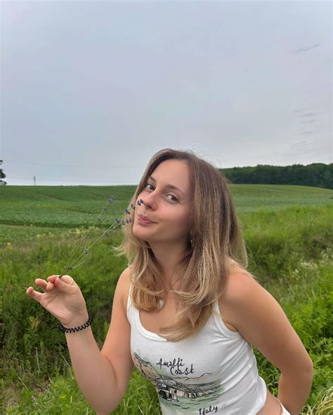 Alexandra Bissonnette Alexandrabissonnnette • Instagram Photos And