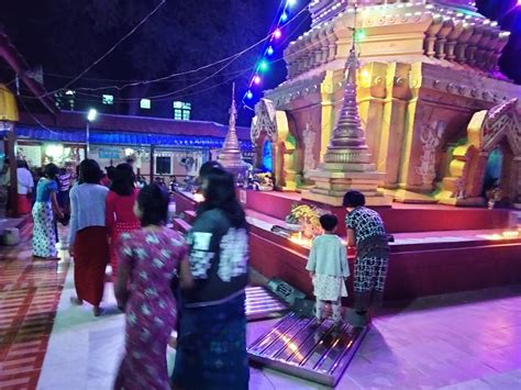 နတ်မောက်မြို့ဆုတောင်းပြည့်ဘုရားကြီးတွင် တန်ဆောင်မုန်းလပြည့်နေ့ည၌ ကုသိုလ