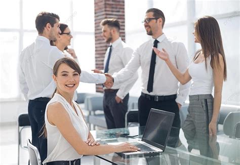 Fundo Profissional Do Sexo Feminino No Trabalho Em Um Ambiente De