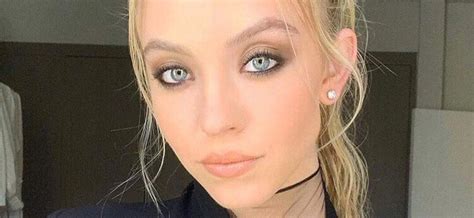 Sydney Sweeney In Her Tiny Bikini Shows Her Beautiful Feet