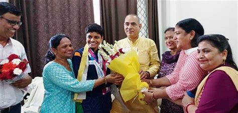 मूलचंद शर्मा ने आंचल को गोल्ड मेडल पर दी बधाई