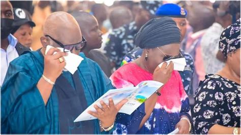 Owo Massacre Akeredolu Weeps At Funeral For Slain Victims Daily Post