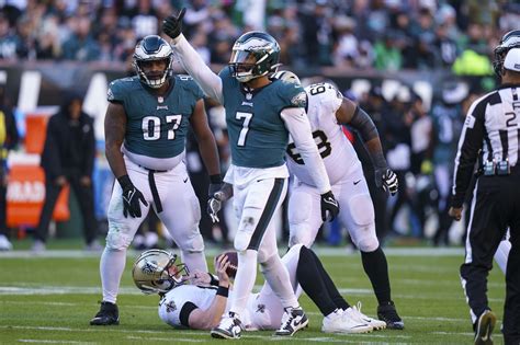 Hassan Reddick Caps Off Season With Defensive Player Of The Month Award