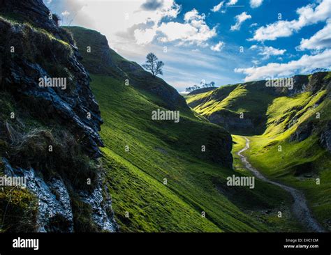 Hiking Trails Near Castleton Peak District England On A Bright Clear