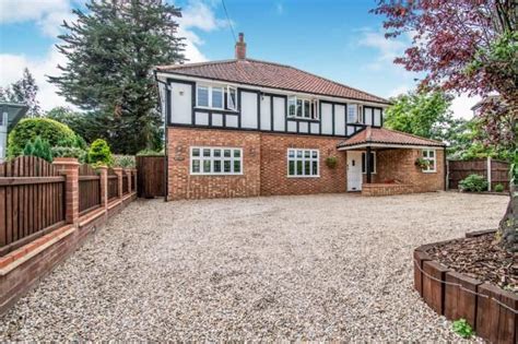 Houses For Sale In Charles Avenue Thorpe St Andrew Norwich Nr7