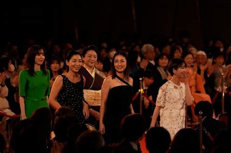 美の競演！浜辺美波、永野芽郁、上戸彩ら女優陣がレッドカーペットに！：フォトギャラリー｜シネマトゥデイ