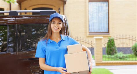 Нова пошта відкрила 6 відділень у Польщі Як відправити посилку в Україну Dengi Ua