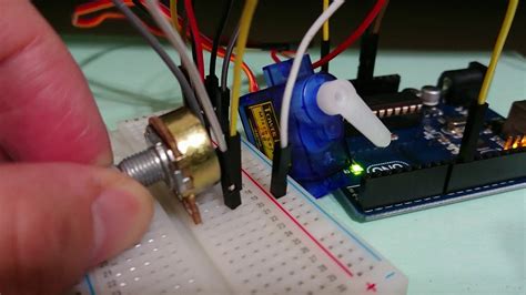 使用可變電阻改變伺服馬達角度的示範影片 youtube