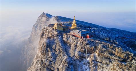 距成都仅2小时车程：这座山一下雪就变成仙境，阳光洒满银色佛国 搜狐大视野 搜狐新闻