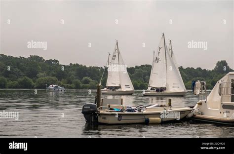 Wroxham Norfolk Broads Uk July 2021 Yeoman Sailing Boats Racing