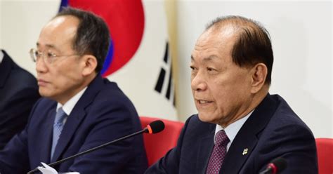 황우여 용산 전대 개입설에 특정 후보와 연대 없다