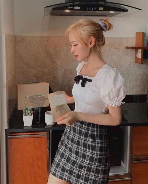 Sắm chân váy điệu điệu xúng xính 20 10 thì tìm đến 6 shop sau đảm bảo