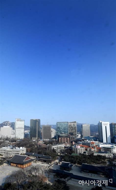 포토 구름 한 점 없는 맑은 하늘 아시아경제
