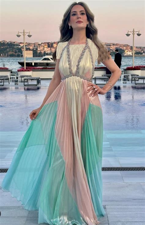 دیگر مهمانان مشهور عروسی لاکچری ادا اجه؛ عمرا اگر این لباس‌ها را دیده باشید چی بپوشم