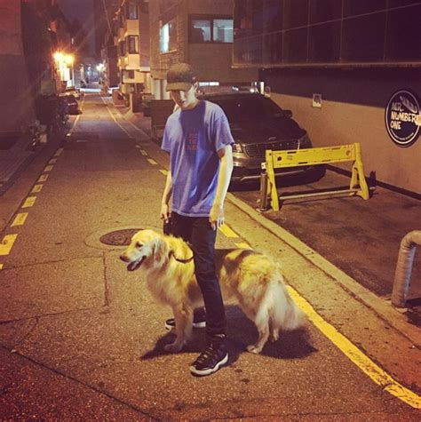 イ・ジョンシン（cnblue）、愛犬シンバと夜のお散歩 K Pop、韓国エンタメニュース、取材レポートならコレポ！