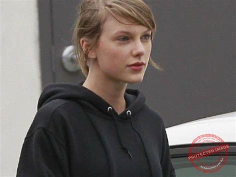 Taylor Swift Without Makeup Photo Shoot