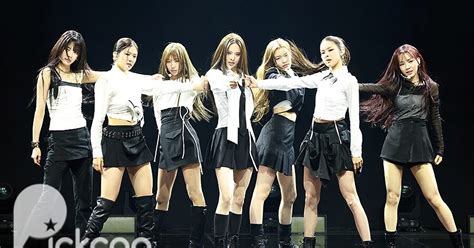 이즈나 강렬한 데뷔 무대 포토 조선비즈
