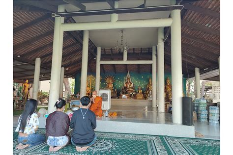 ไหว้พระ ที่ สำนักสงฆ์เขาพระครู อำเภอศรีราชา จังหวัดชลบุรี ด้วยมอไซต์