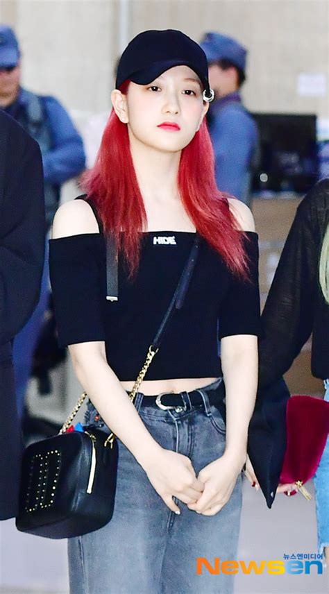 프로미스나인 이서연 깔끔한 크롭톱 패션 ‘공항패션 포토엔hd 손에 잡히는 뉴스 눈에 보이는 뉴스 뉴스엔