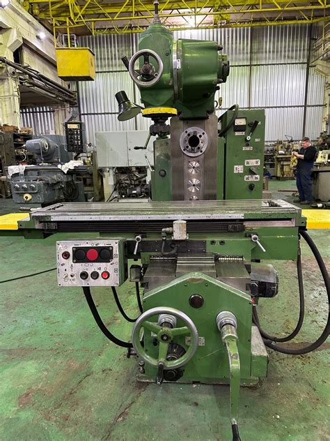 Продам Широкоуниверсальный фрезерный станок УФ 320