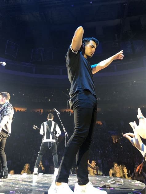 Pin By Camila Maidana 🦋 On Jonas Brothers Jonas Brothers Best Night