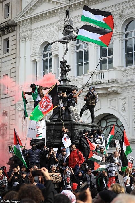 Brits March For Palestine Police Make 10 Arrests As 100000 Protestors