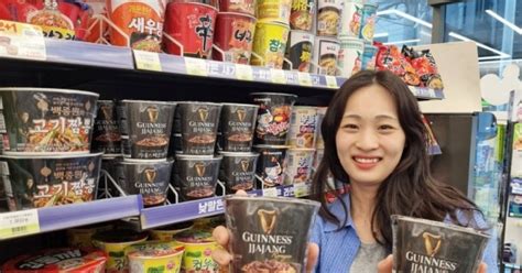 ‘이것 사려면 우리 편의점 오세요…이색 단독 상품 놓고 경쟁 빠진 편의점