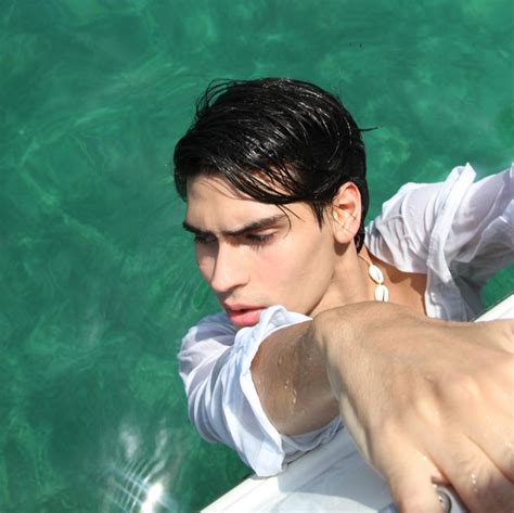 𝑇𝐻𝑂𝑀𝐴𝑆 𝑅𝑂𝐵𝐿𝐸𝑍 ︎