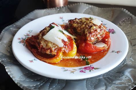 POIVRONS ROUGES FARCIS AU VEAU PARMESAN ET COULIS DE TOMATES AU FOUR