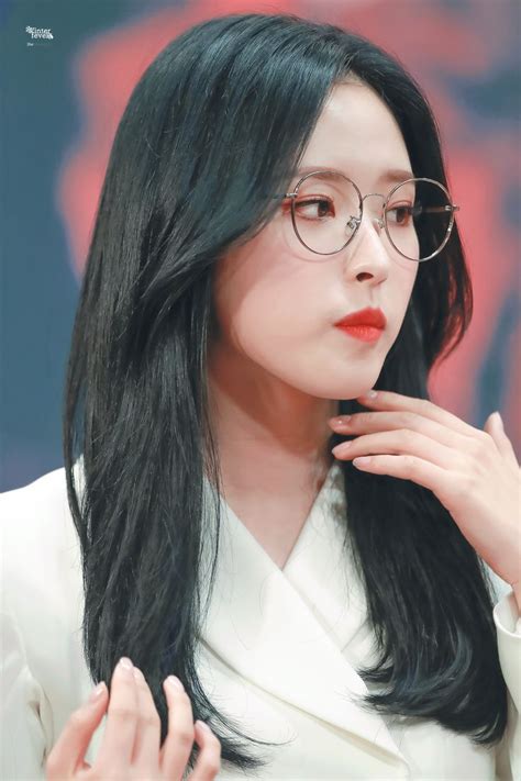 Pin by dimsumJon on LOOΠΔ 이달의 소녀 Girl These girls Olivia