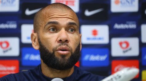 Dani Alves Es Investigado En Brasil Por Supuestos Ingresos Ilegales En