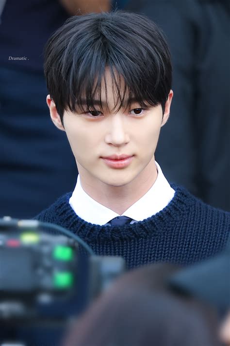 더쿠 프라다 변우석