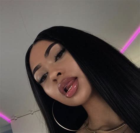 Pin Von M Auf Da Baddiess Baddie Frisuren Make Up Looks Baddie Make Up