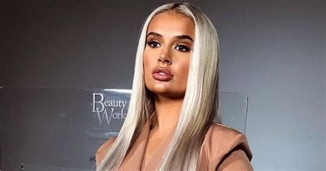 Molly Mae Hague Is Accused Of Photoshop As Her Fans Point Out Her Incredibly Tiny Hands Mirror