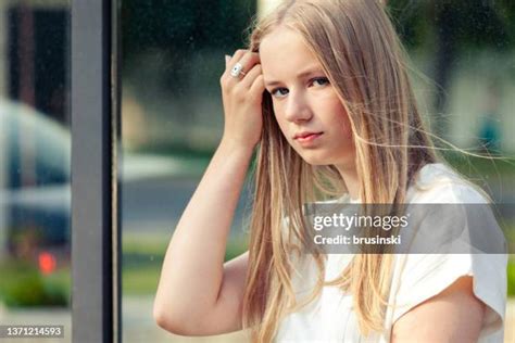 14 Year Old Blonde Girl Stock Fotos Und Bilder Getty Images