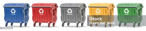 분리 된 쓰레기가있는 쓰레기통 플라스틱 유리 종이 및 유기농용 쓰레기통 폐기물 및 쓰레기 재활용 개념 분리 깨끗한에 대한 스톡 사진 및 기타 이미지 Istock
