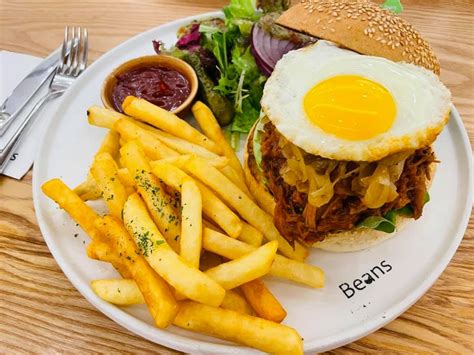 Stem Sir 這個 手撕豬仔骨漢堡 係好好味😋 食完這份 Brunch 就開工做嘢😁 Stem Facebook