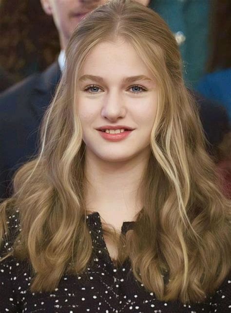 Pin De Pearl Audrey Em Pins By You Penteados Realeza Espanhola Família Real Espanhola