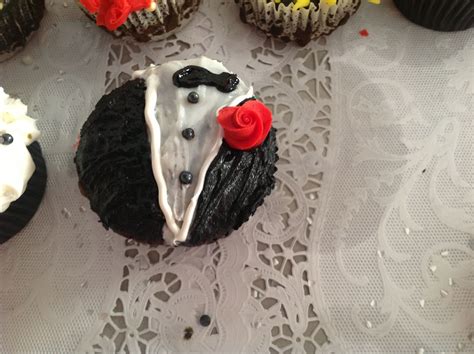 Tuxedo Cupcake